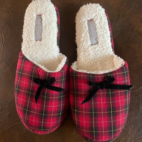 Victoria's Secret | Shoes | Victorias Secret Buffalo Plaid Slippers ...